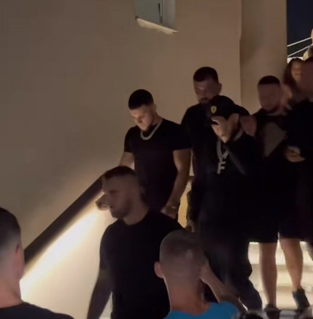 Publikohen pamjet e sherrit në Prishtinë: Butrint Imeri rrihet nga ...